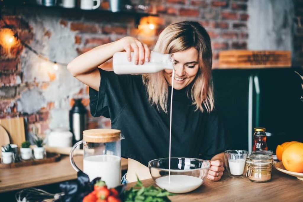 How to Cook With Oat Milk (Baking, Drinks, & More) | Milk Pick