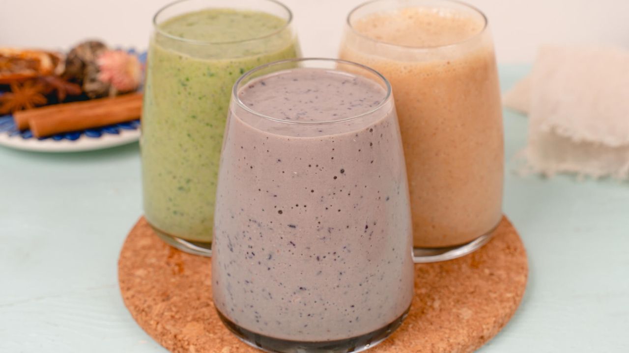 Almond Milk Smoothies (3 Recipes) | Milk Pick